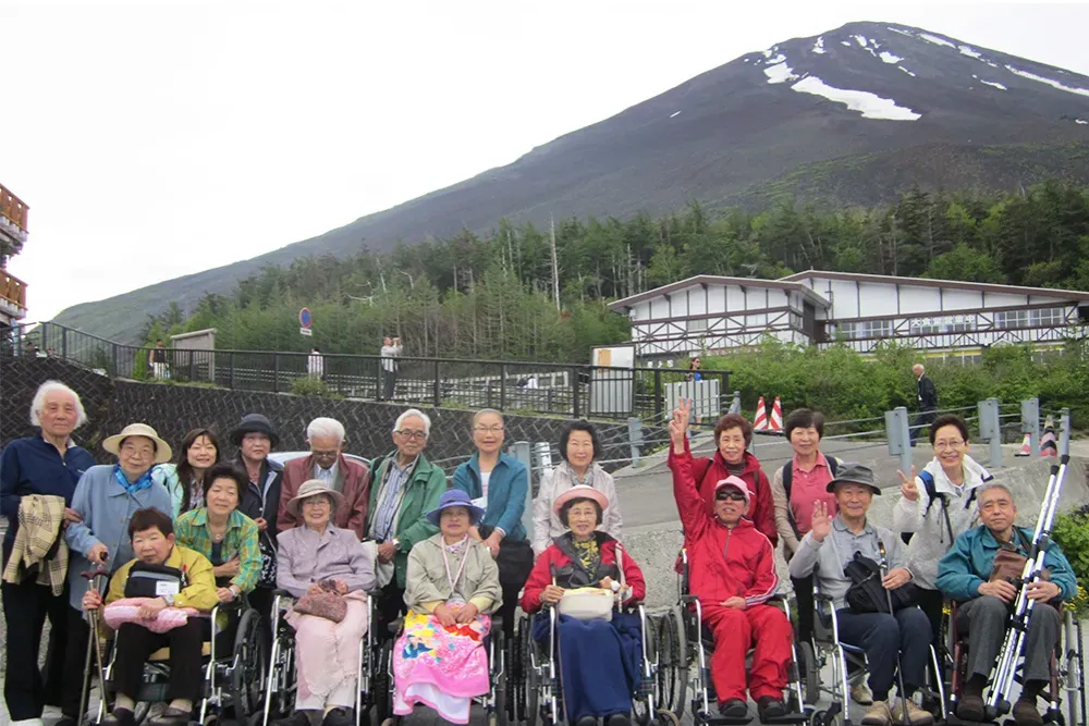 気軽なバス旅 富士山の麓 河口湖畔の旅4日間 | アビリティーズ・ケアネット（株）